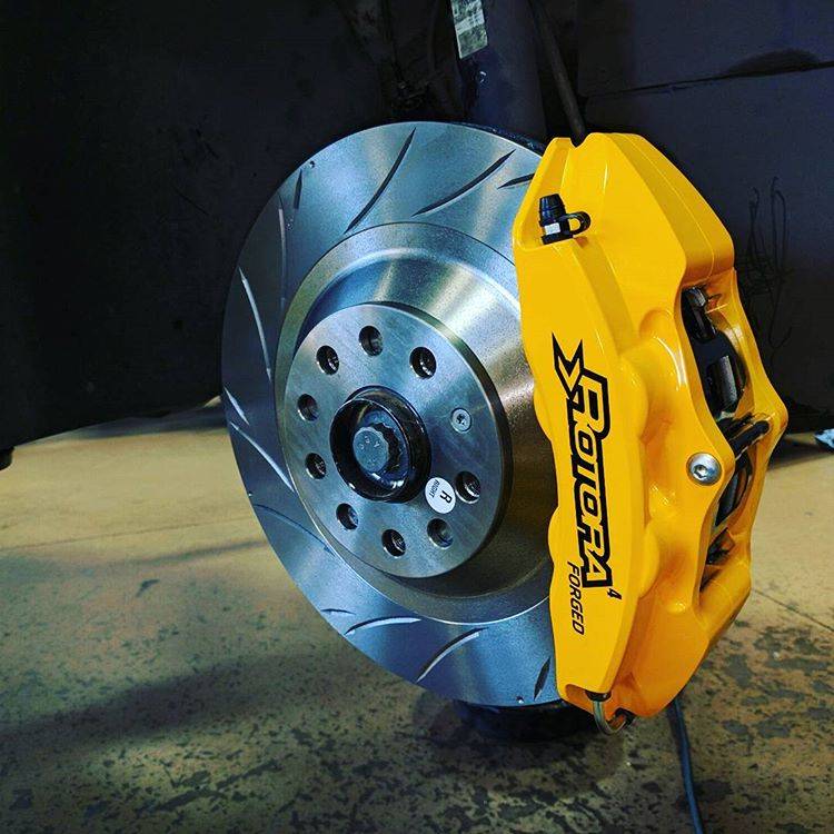 Rotora Complete 4 piston Brake System. (328mm Rotors) Mk5-Mk7 VW & Audi A3